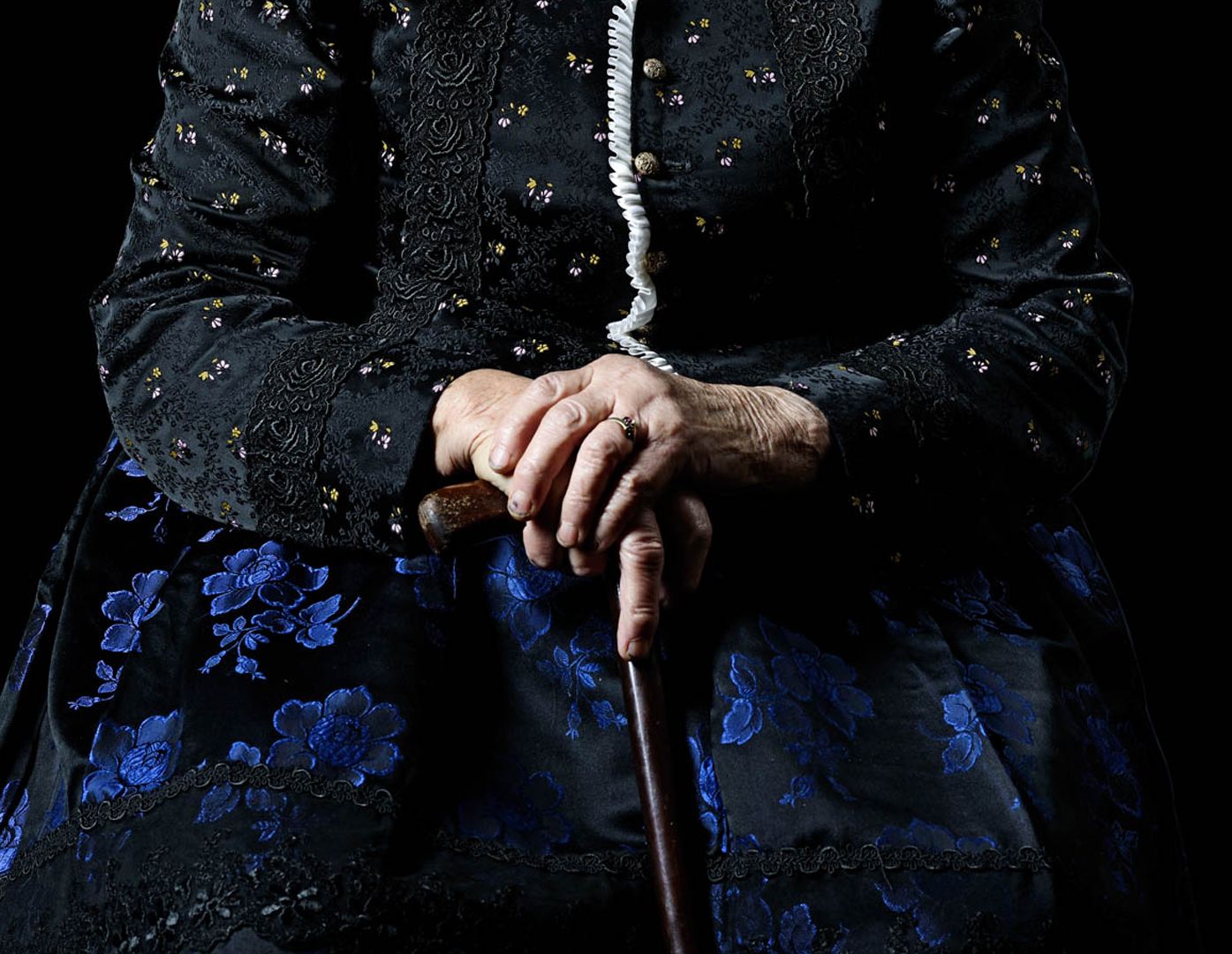 Frau in Effeltricher Tracht | Kunstwerk | virtuelles Museum Nürnberger ...